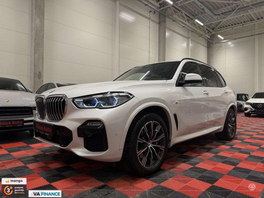 White BMW X5 2021 in Vilnius, with an engine capacity of 2.99 L and mileage of 130 thousand km for 43500 €, photo 1 on AUTOMOTO.COM.LV