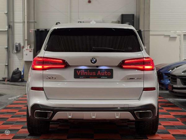 Balts BMW X5 2021 Viļņa, ar dzinēja tilpumu 2.99 L un nobraukumu 130 tūkst. km par 43500 €, foto 5 vietnē AUTOMOTO.COM.LV