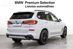 Balts BMW X5 2021 Rīga, ar dzinēja tilpumu 3.00 L un nobraukumu 101 tūkst. km par 49900 €, foto 2 vietnē AUTOMOTO.COM.LV