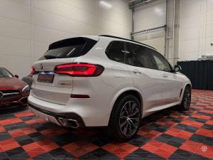Balts BMW X5 2021 Viļņa, ar dzinēja tilpumu 2.99 L un nobraukumu 130 tūkst. km par 43500 €, foto 4 vietnē AUTOMOTO.COM.LV