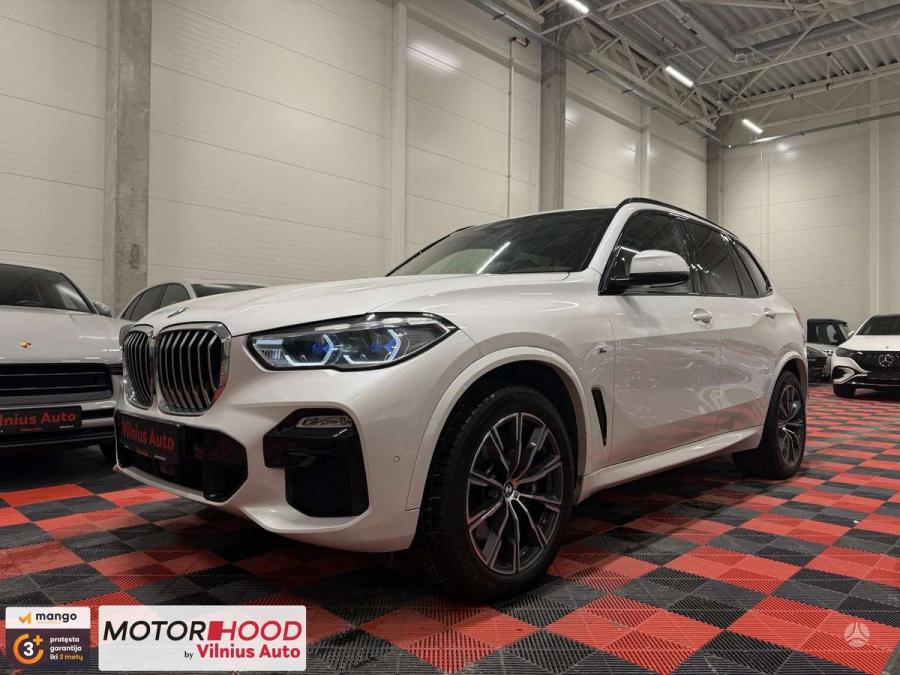 White BMW X5 2021 in Vilnius, with an engine capacity of 2.99 L and mileage of 130 thousand km for 43500 €, photo 1 on AUTOMOTO.COM.LV