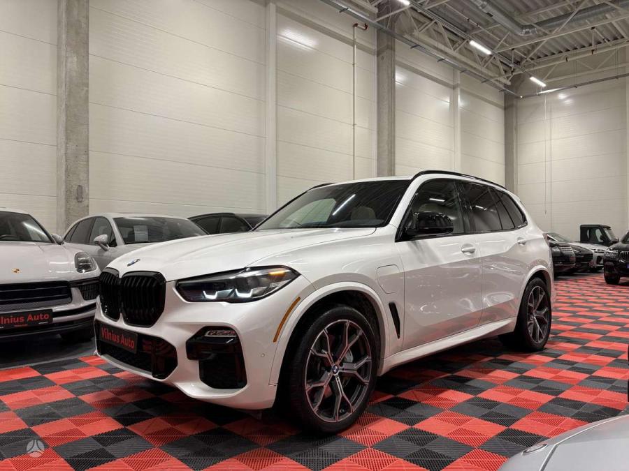 White BMW X5 2021 in Vilnius, with an engine capacity of 3.00 L and mileage of 175 thousand km for 42550 €, photo 1 on AUTOMOTO.COM.LV