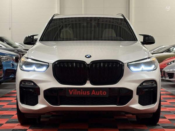 White BMW X5 2021 in Vilnius, with an engine capacity of 3.00 L and mileage of 175 thousand km for 42550 €, photo 2 on AUTOMOTO.COM.LV