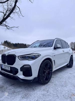 White BMW X5 2021 in Kaunas, with an engine capacity of 3.00 L and mileage of 79 thousand km for 46000 €, photo 2 on AUTOMOTO.COM.LV