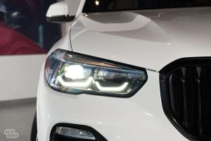 Balts BMW X5 2021 Kauņa, ar dzinēja tilpumu 3.00 L un nobraukumu 130 tūkst. km par 47784 €, foto 3 vietnē AUTOMOTO.COM.LV