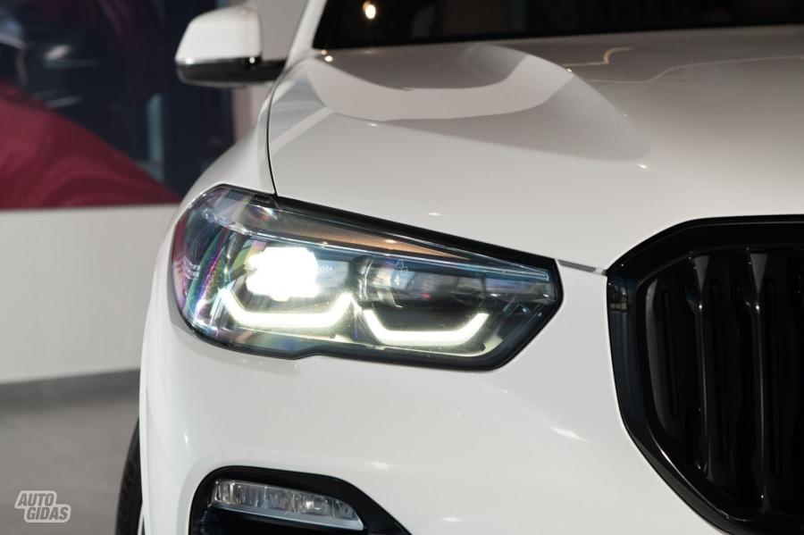 Balts BMW X5 2021 Kauņa, ar dzinēja tilpumu 3.00 L un nobraukumu 130 tūkst. km par 47784 €, foto 3 vietnē AUTOMOTO.COM.LV