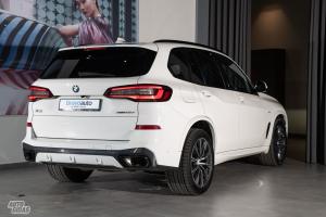 Balts BMW X5 2021 Kauņa, ar dzinēja tilpumu 3.00 L un nobraukumu 130 tūkst. km par 47784 €, foto 7 vietnē AUTOMOTO.COM.LV