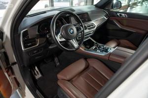 Balts BMW X5 2021 Kauņa, ar dzinēja tilpumu 3.00 L un nobraukumu 130 tūkst. km par 47784 €, foto 14 vietnē AUTOMOTO.COM.LV