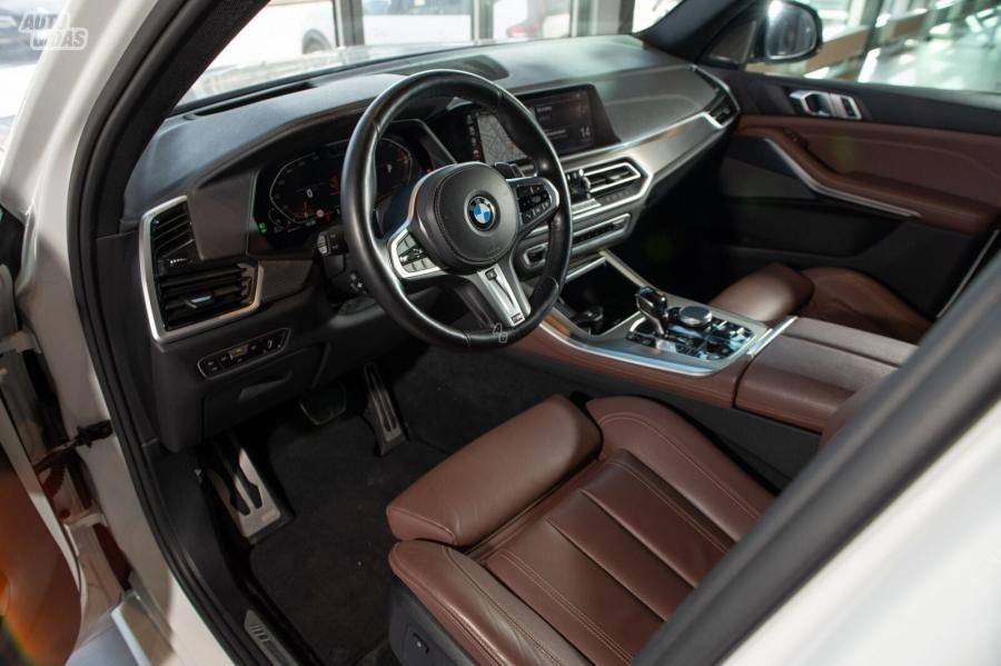 Balts BMW X5 2021 Kauņa, ar dzinēja tilpumu 3.00 L un nobraukumu 130 tūkst. km par 47784 €, foto 14 vietnē AUTOMOTO.COM.LV