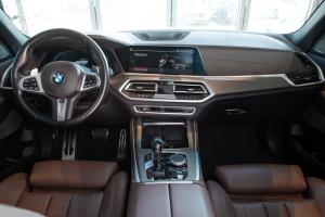 Balts BMW X5 2021 Kauņa, ar dzinēja tilpumu 3.00 L un nobraukumu 130 tūkst. km par 47784 €, foto 17 vietnē AUTOMOTO.COM.LV
