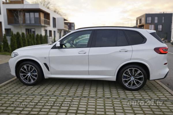 White BMW X5 2021 in Tallinn, with an engine capacity of 3.00 L and mileage of 123 thousand km for 55900 €, photo 3 on AUTOMOTO.COM.LV