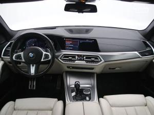 White BMW X5 2021 in Vilnius, with an engine capacity of 3.00 L and mileage of 158 thousand km for 43499 €, photo 3 on AUTOMOTO.COM.LV