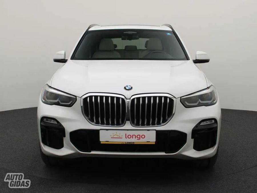 White BMW X5 2021 in Vilnius, with an engine capacity of 3.00 L and mileage of 158 thousand km for 43499 €, photo 4 on AUTOMOTO.COM.LV