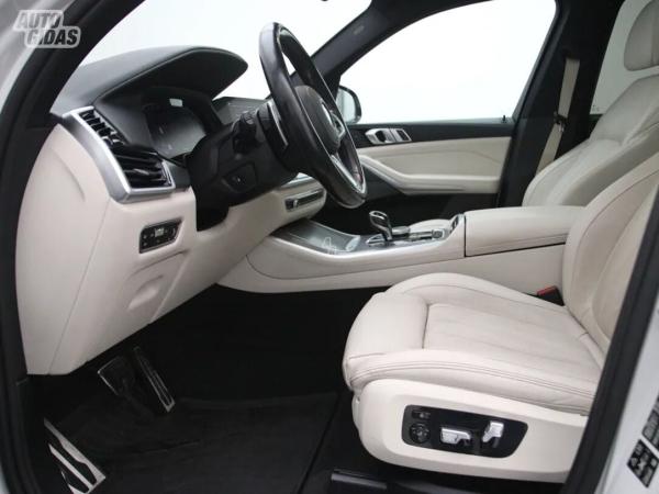 White BMW X5 2021 in Vilnius, with an engine capacity of 3.00 L and mileage of 158 thousand km for 43499 €, photo 4 on AUTOMOTO.COM.LV