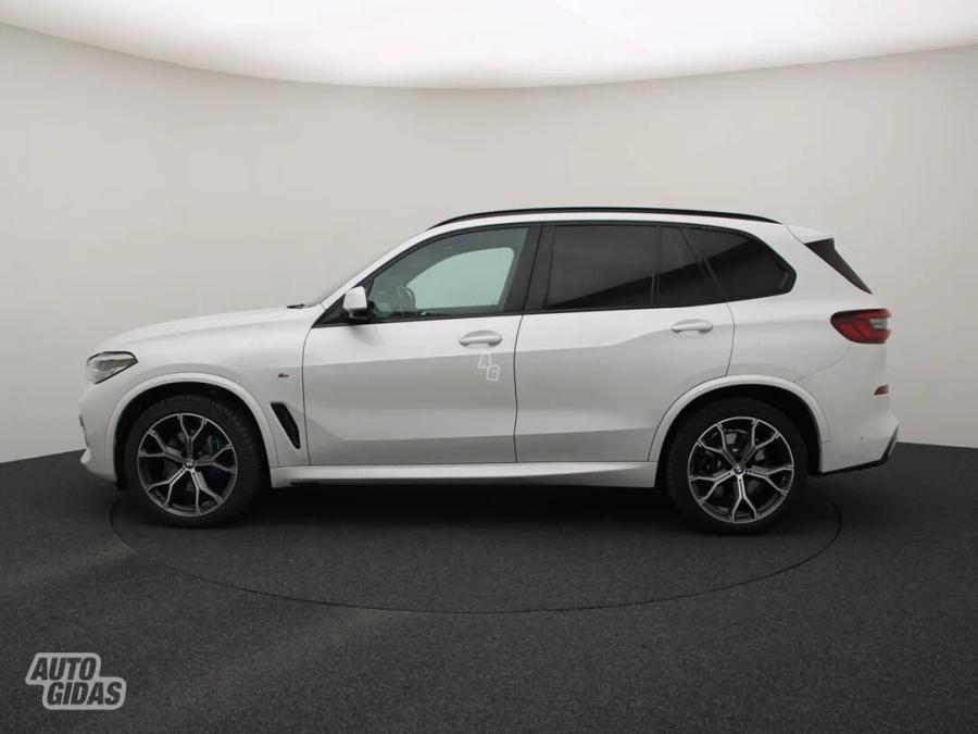 White BMW X5 2021 in Vilnius, with an engine capacity of 3.00 L and mileage of 158 thousand km for 43499 €, photo 7 on AUTOMOTO.COM.LV