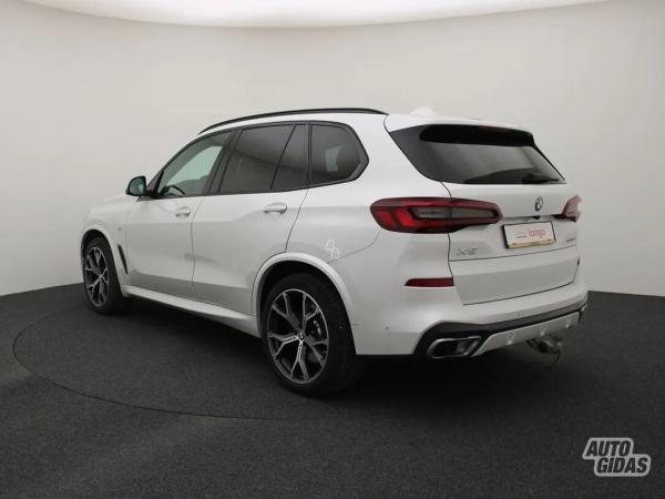 White BMW X5 2021 in Vilnius, with an engine capacity of 3.00 L and mileage of 158 thousand km for 43499 €, photo 7 on AUTOMOTO.COM.LV