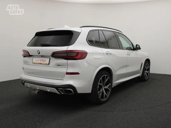White BMW X5 2021 in Vilnius, with an engine capacity of 3.00 L and mileage of 158 thousand km for 43499 €, photo 8 on AUTOMOTO.COM.LV