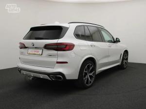 White BMW X5 2021 in Vilnius, with an engine capacity of 3.00 L and mileage of 158 thousand km for 43499 €, photo 9 on AUTOMOTO.COM.LV