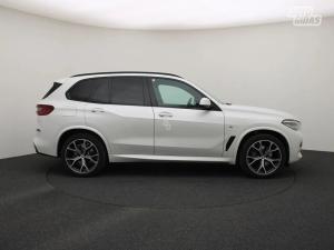 White BMW X5 2021 in Vilnius, with an engine capacity of 3.00 L and mileage of 158 thousand km for 43499 €, photo 10 on AUTOMOTO.COM.LV