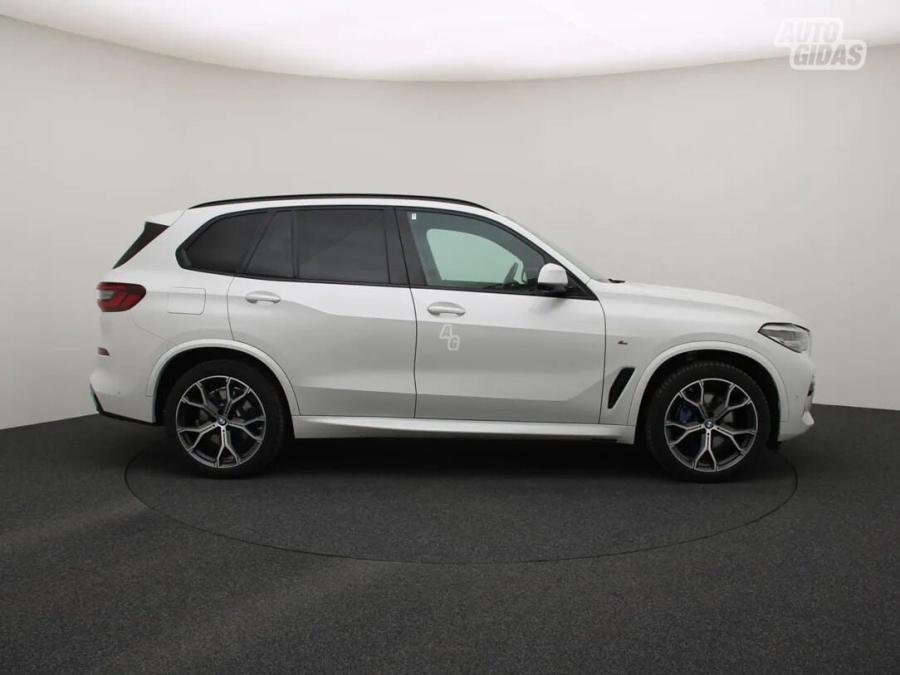 White BMW X5 2021 in Vilnius, with an engine capacity of 3.00 L and mileage of 158 thousand km for 43499 €, photo 10 on AUTOMOTO.COM.LV