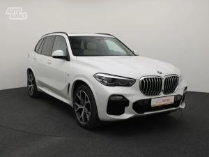White BMW X5 2021 in Vilnius, with an engine capacity of 3.00 L and mileage of 158 thousand km for 43499 €, photo 11 on AUTOMOTO.COM.LV