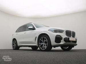 White BMW X5 2021 in Vilnius, with an engine capacity of 3.00 L and mileage of 158 thousand km for 43499 €, photo 12 on AUTOMOTO.COM.LV
