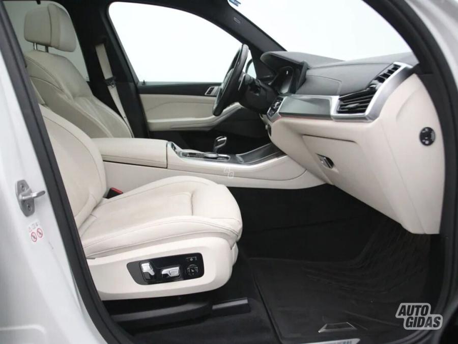 White BMW X5 2021 in Vilnius, with an engine capacity of 3.00 L and mileage of 158 thousand km for 43499 €, photo 15 on AUTOMOTO.COM.LV