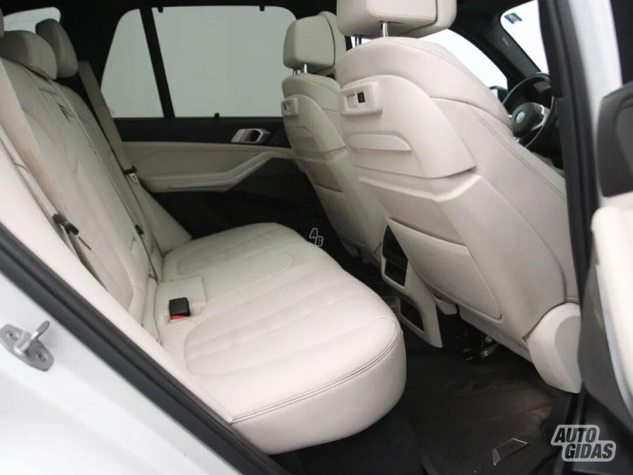 White BMW X5 2021 in Vilnius, with an engine capacity of 3.00 L and mileage of 158 thousand km for 43499 €, photo 16 on AUTOMOTO.COM.LV