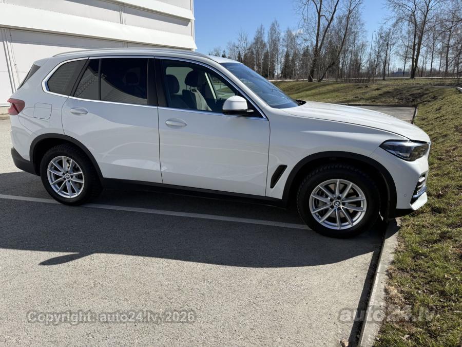 Balts BMW X5 2021 Tallina, ar dzinēja tilpumu 3.00 L un nobraukumu 69 tūkst. km par 58750 €, foto 4 vietnē AUTOMOTO.COM.LV