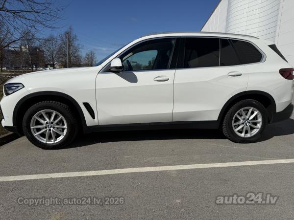 White BMW X5 2021 in Tallinn, with an engine capacity of 3.00 L and mileage of 69 thousand km for 58750 €, photo 4 on AUTOMOTO.COM.LV