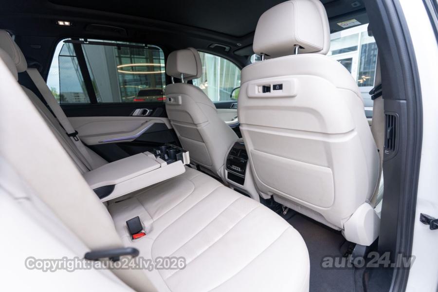 White BMW X5 2021 in Tallinn, with an engine capacity of 3.00 L and mileage of 166 thousand km for 48900 €, photo 14 on AUTOMOTO.COM.LV