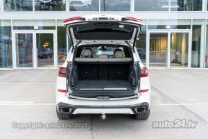 White BMW X5 2021 in Tallinn, with an engine capacity of 3.00 L and mileage of 166 thousand km for 48900 €, photo 19 on AUTOMOTO.COM.LV