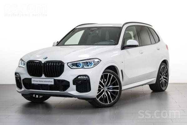 White BMW X5 2021 in Riga, with an engine capacity of 3.00 L and mileage of 104 thousand km for 49500 €, photo 1 on AUTOMOTO.COM.LV