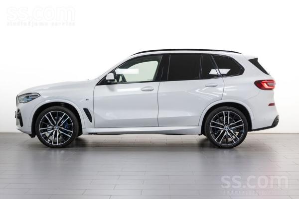 White BMW X5 2021 in Riga, with an engine capacity of 3.00 L and mileage of 104 thousand km for 49500 €, photo 2 on AUTOMOTO.COM.LV