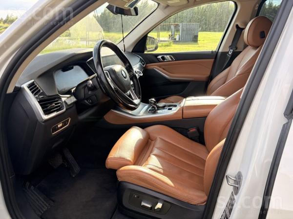 White BMW X5 2021 in Riga, with an engine capacity of 3.00 L and mileage of 94 thousand km for 42000 €, photo 8 on AUTOMOTO.COM.LV