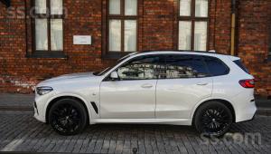 White BMW X5 2021 in Riga, with an engine capacity of 3.00 L and mileage of 120 thousand km for 46950 €, photo 3 on AUTOMOTO.COM.LV