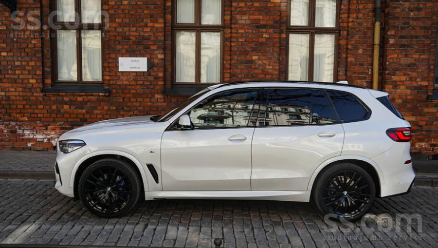 White BMW X5 2021 in Riga, with an engine capacity of 3.00 L and mileage of 120 thousand km for 46950 €, photo 3 on AUTOMOTO.COM.LV