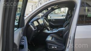 White BMW X5 2021 in Riga, with an engine capacity of 3.00 L and mileage of 120 thousand km for 46950 €, photo 8 on AUTOMOTO.COM.LV