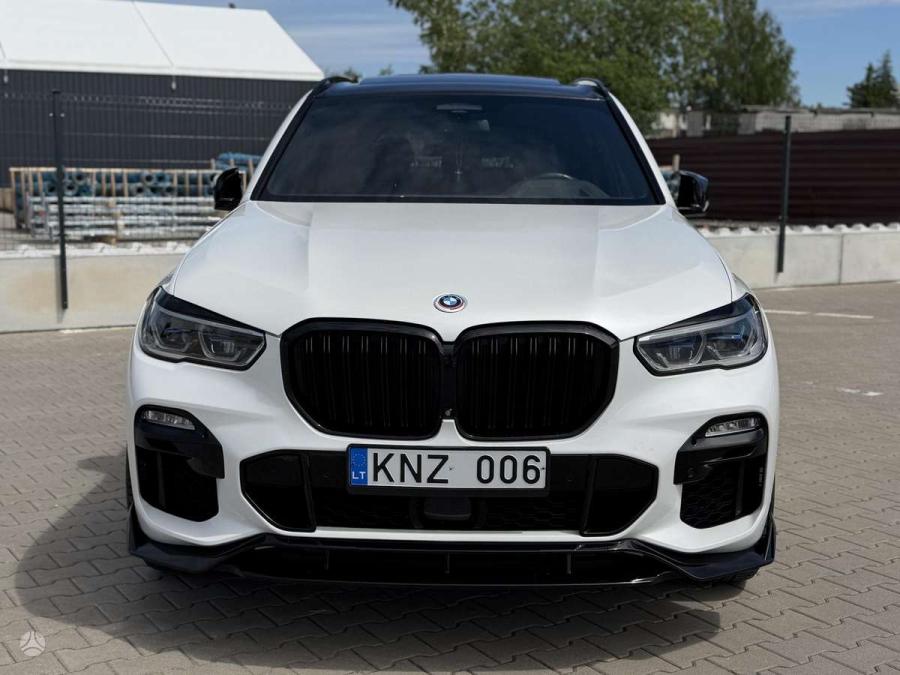 White BMW X5 2021 in Kaunas, with an engine capacity of 2.99 L and mileage of 103 thousand km for 47300 €, photo 4 on AUTOMOTO.COM.LV