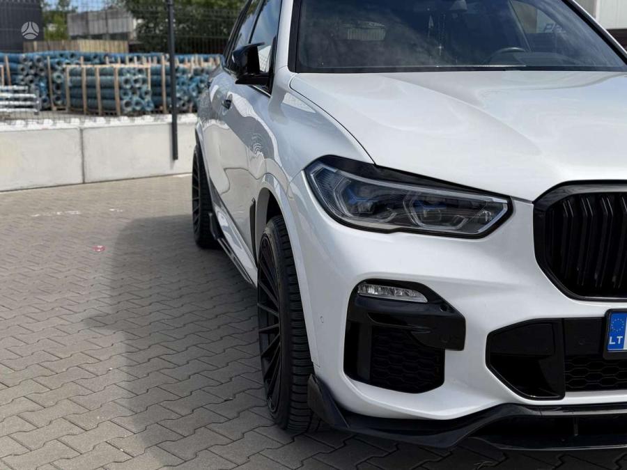 White BMW X5 2021 in Kaunas, with an engine capacity of 2.99 L and mileage of 103 thousand km for 47300 €, photo 5 on AUTOMOTO.COM.LV
