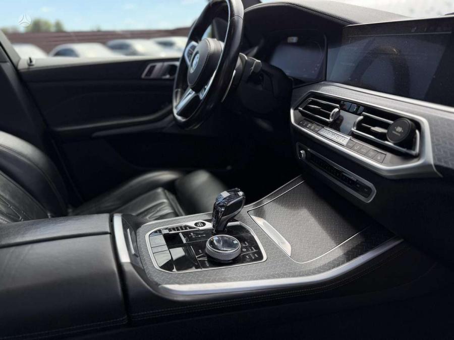 White BMW X5 2021 in Kaunas, with an engine capacity of 2.99 L and mileage of 103 thousand km for 47300 €, photo 15 on AUTOMOTO.COM.LV