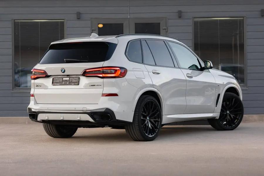 White BMW X5 2021 in Jelgava, with an engine capacity of 3.00 L and mileage of 149 thousand km for 49850 €, photo 5 on AUTOMOTO.COM.LV
