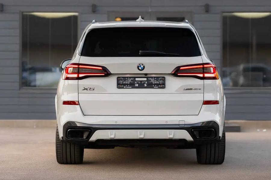 White BMW X5 2021 in Jelgava, with an engine capacity of 3.00 L and mileage of 149 thousand km for 49850 €, photo 8 on AUTOMOTO.COM.LV