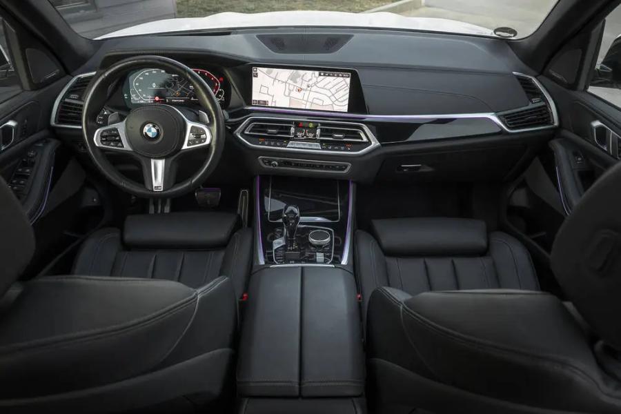 White BMW X5 2021 in Jelgava, with an engine capacity of 3.00 L and mileage of 149 thousand km for 49850 €, photo 9 on AUTOMOTO.COM.LV