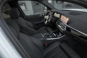 White BMW X5 2021 in Jelgava, with an engine capacity of 3.00 L and mileage of 149 thousand km for 49850 €, photo 10 on AUTOMOTO.COM.LV