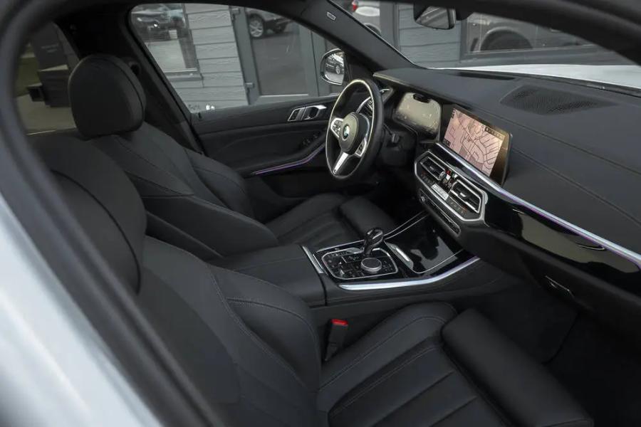 White BMW X5 2021 in Jelgava, with an engine capacity of 3.00 L and mileage of 149 thousand km for 49850 €, photo 10 on AUTOMOTO.COM.LV