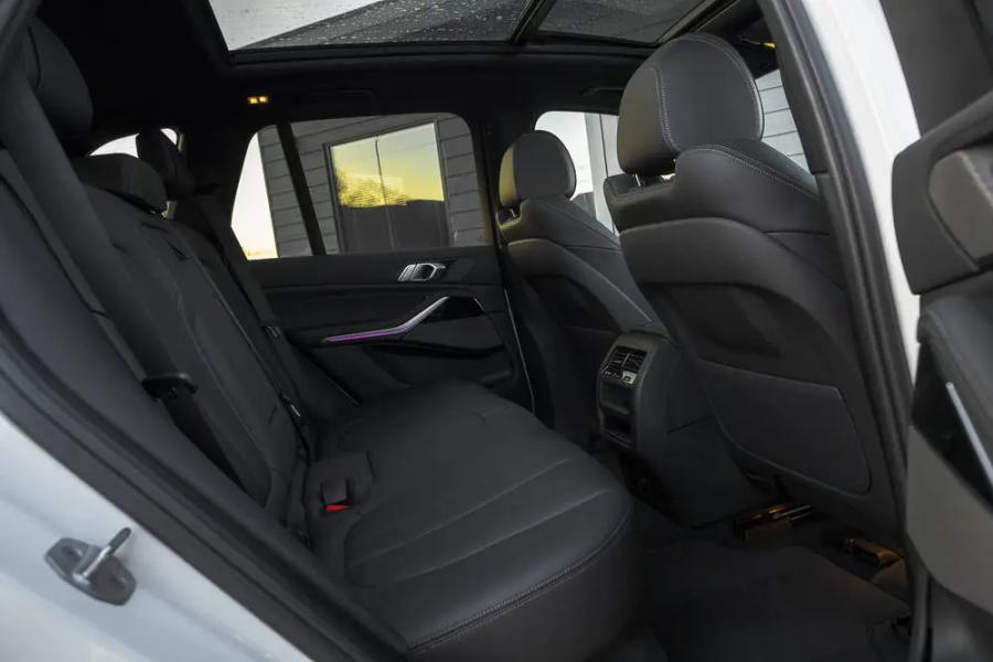 White BMW X5 2021 in Jelgava, with an engine capacity of 3.00 L and mileage of 149 thousand km for 49850 €, photo 11 on AUTOMOTO.COM.LV