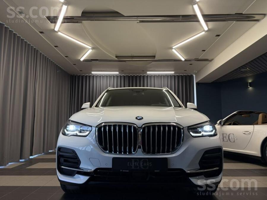 White BMW X5 2021 in Riga, with an engine capacity of 3.00 L and mileage of 94 thousand km for 40490 €, photo 3 on AUTOMOTO.COM.LV