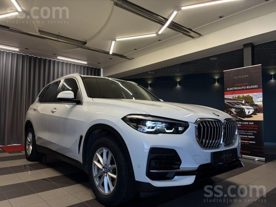 White BMW X5 2021 in Riga, with an engine capacity of 3.00 L and mileage of 94 thousand km for 40490 €, photo 4 on AUTOMOTO.COM.LV