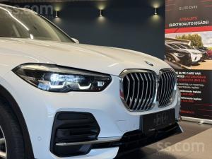 White BMW X5 2021 in Riga, with an engine capacity of 3.00 L and mileage of 94 thousand km for 40490 €, photo 5 on AUTOMOTO.COM.LV